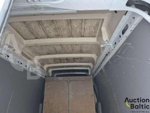 White Renault Master 2021 in Kaunas, with an engine capacity of 2.30 L and mileage of 175 thousand km for 12100 €, photo 13 on AUTOMOTO.COM.LV
