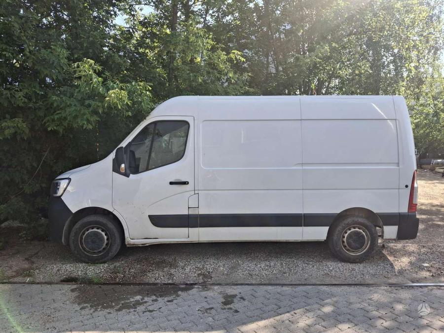 White Renault Master 2021 in Vilnius, with an engine capacity of 2.30 L and mileage of 324 thousand km for 9600 €, photo 5 on AUTOMOTO.COM.LV