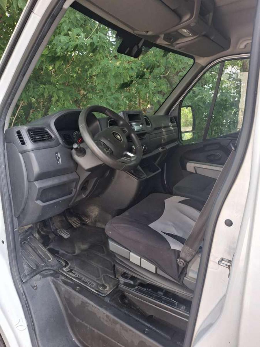 White Renault Master 2021 in Vilnius, with an engine capacity of 2.30 L and mileage of 324 thousand km for 9600 €, photo 6 on AUTOMOTO.COM.LV