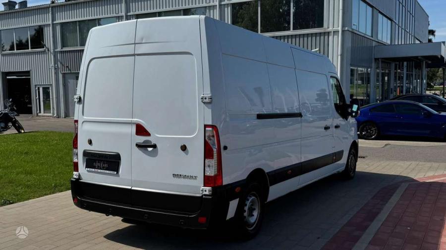 White Renault Master 2021 in Riga, with an engine capacity of 2.30 L and mileage of 170 thousand km for 13490 €, photo 3 on AUTOMOTO.COM.LV