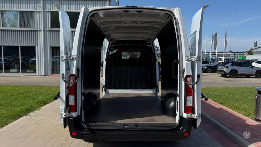 White Renault Master 2021 in Riga, with an engine capacity of 2.30 L and mileage of 170 thousand km for 13490 €, photo 16 on AUTOMOTO.COM.LV