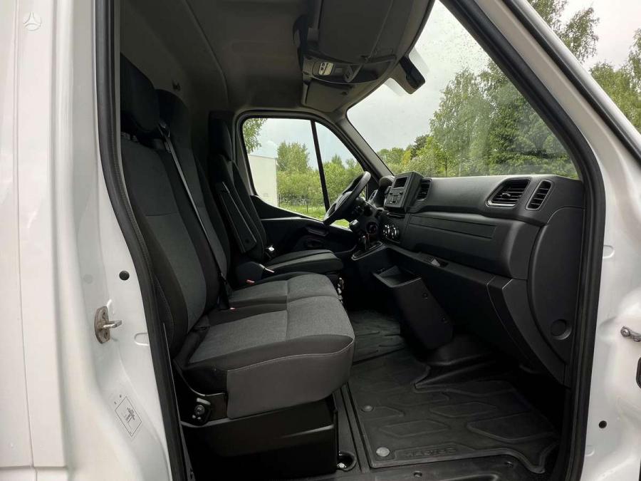 White Renault Master 2021 in Riga, with an engine capacity of 2.30 L and mileage of 178 thousand km for 16000 €, photo 14 on AUTOMOTO.COM.LV