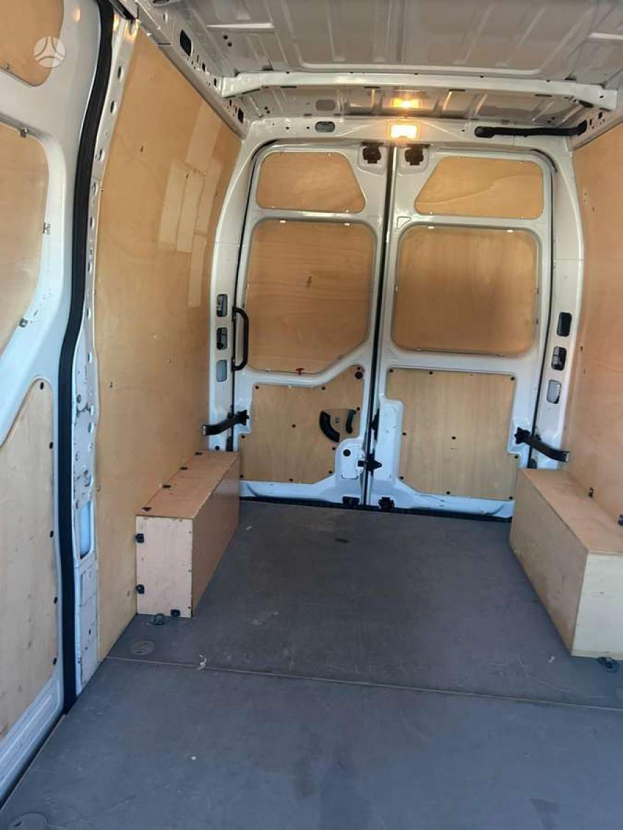 White Renault Master 2021 in Kaunas, with an engine capacity of 2.30 L and mileage of 200 thousand km for 6950 €, photo 8 on AUTOMOTO.COM.LV