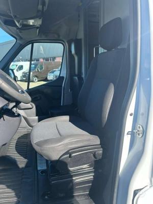 White Renault Master 2021 in Kaunas, with an engine capacity of 2.30 L and mileage of 200 thousand km for 6950 €, photo 11 on AUTOMOTO.COM.LV
