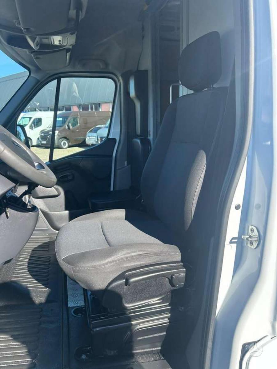 White Renault Master 2021 in Kaunas, with an engine capacity of 2.30 L and mileage of 200 thousand km for 6950 €, photo 11 on AUTOMOTO.COM.LV