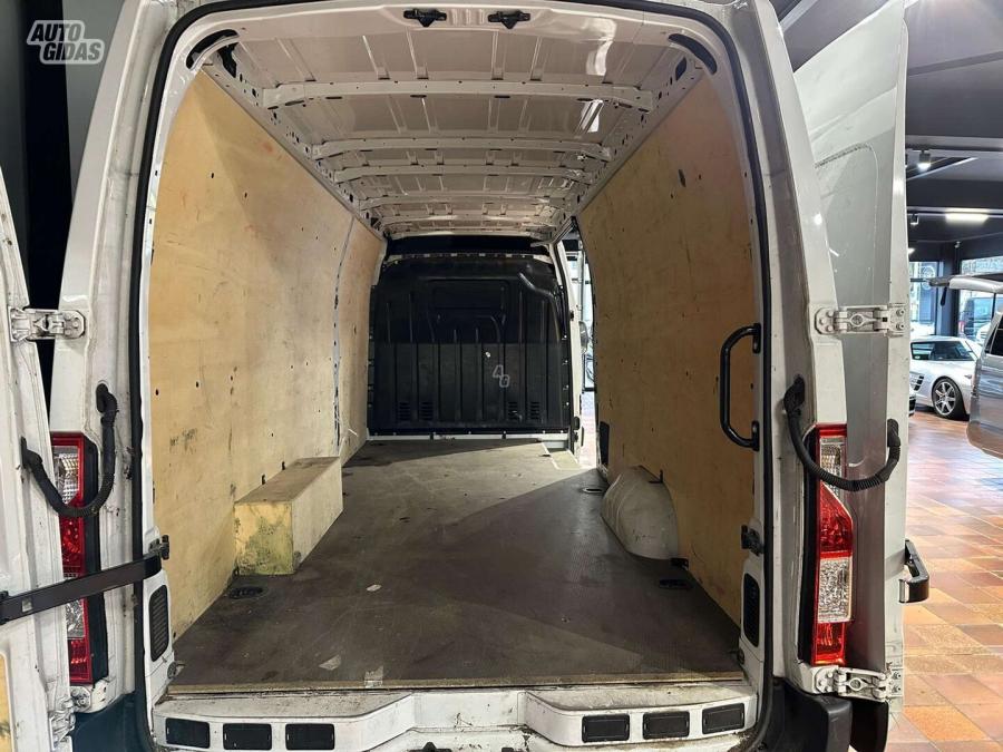 White Renault Master 2022 in Kaunas, with an engine capacity of 2.30 L and mileage of 75 thousand km for 30177 €, photo 15 on AUTOMOTO.COM.LV