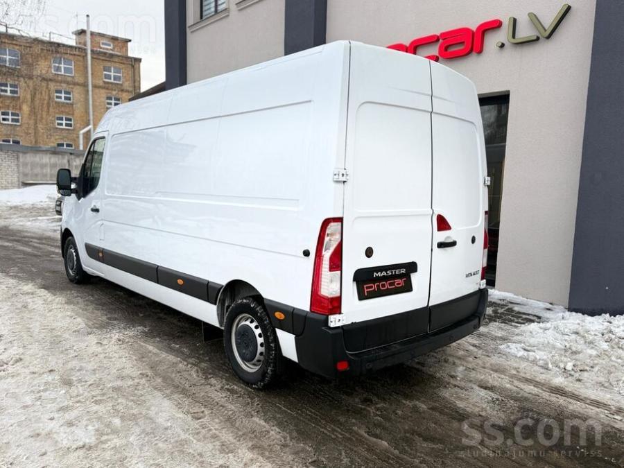 White Renault Master 2022 in Riga, with an engine capacity of 2.30 L and mileage of 104 thousand km for 21900 €, photo 3 on AUTOMOTO.COM.LV