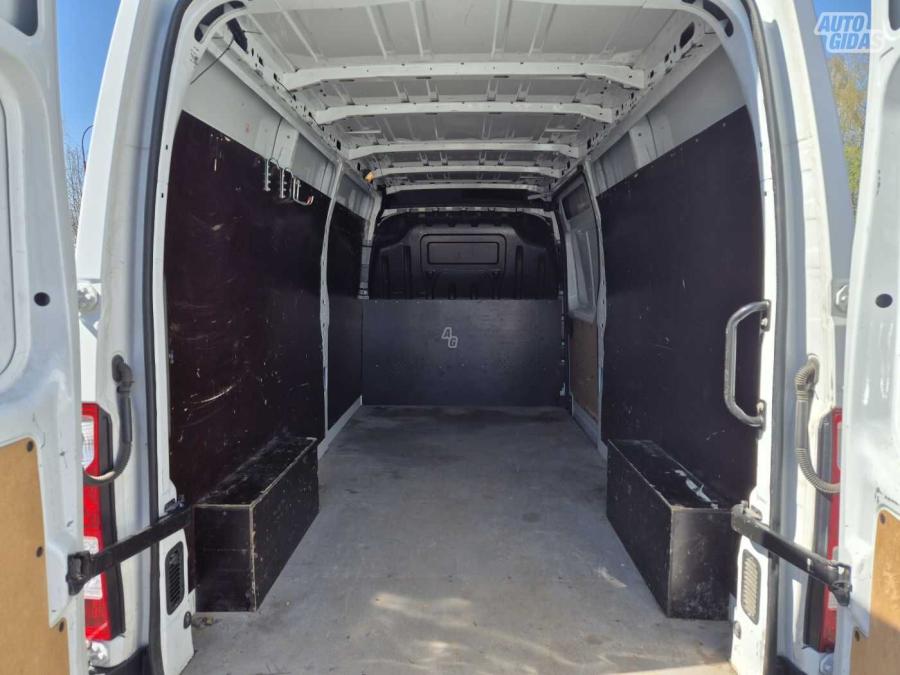 White Renault Master 2022 in Vilnius, with an engine capacity of 2.30 L and mileage of 125 thousand km for 18900 €, photo 7 on AUTOMOTO.COM.LV