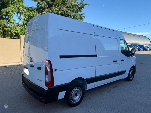 White Renault Master 2022 in Kaunas, with an engine capacity of 2.30 L and mileage of 261 thousand km for 9450 €, photo 10 on AUTOMOTO.COM.LV