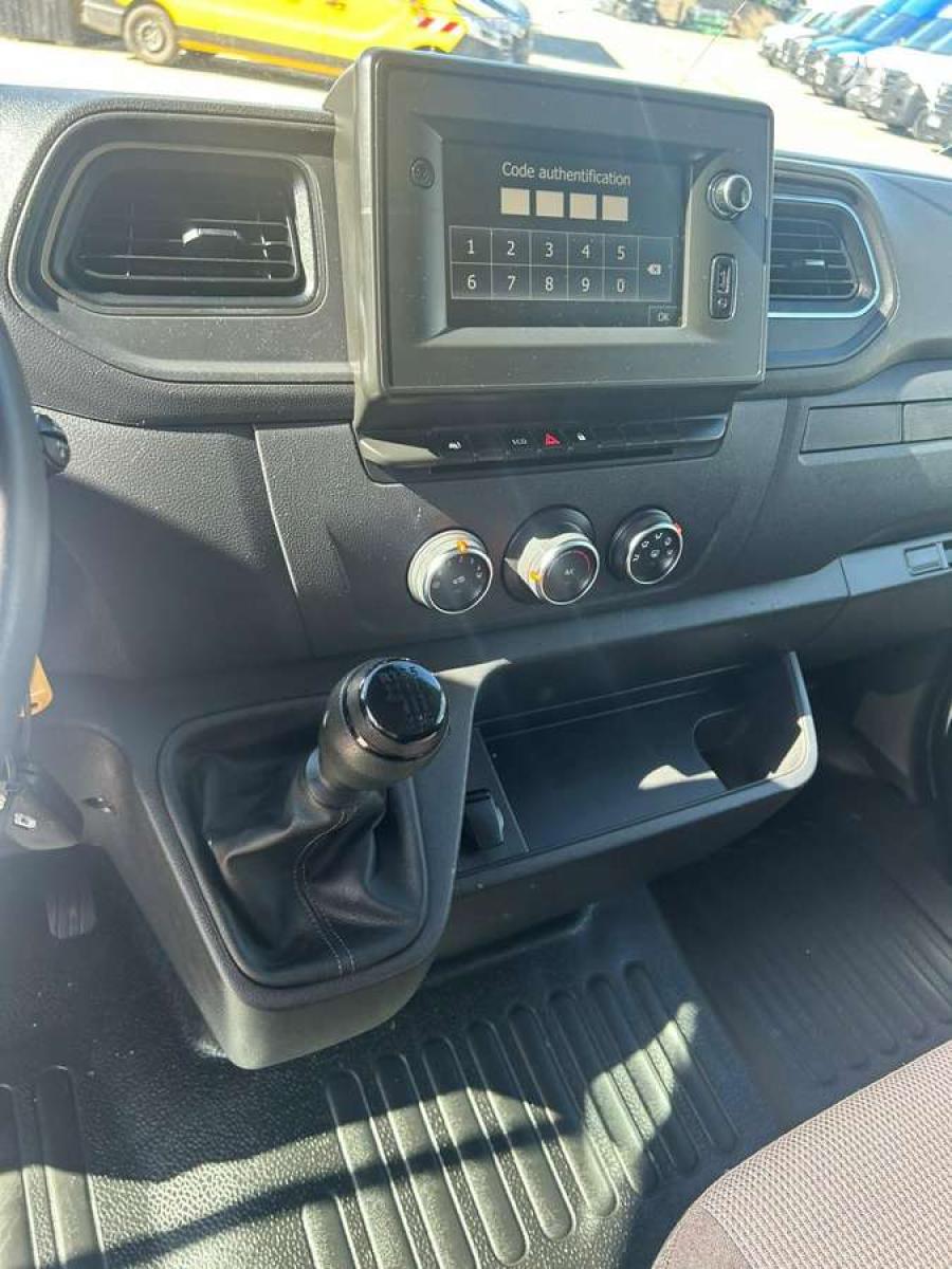 Balts Renault Master 2022 Kauņa, ar dzinēja tilpumu 2.30 L un nobraukumu 196 tūkst. km par 7900 €, foto 14 vietnē AUTOMOTO.COM.LV