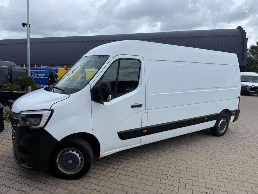 White Renault Master 2022 in Kaunas, with an engine capacity of 2.30 L and mileage of 233 thousand km for 8760 €, photo 4 on AUTOMOTO.COM.LV