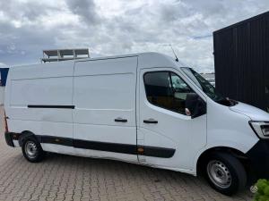 White Renault Master 2022 in Kaunas, with an engine capacity of 2.30 L and mileage of 233 thousand km for 8760 €, photo 8 on AUTOMOTO.COM.LV