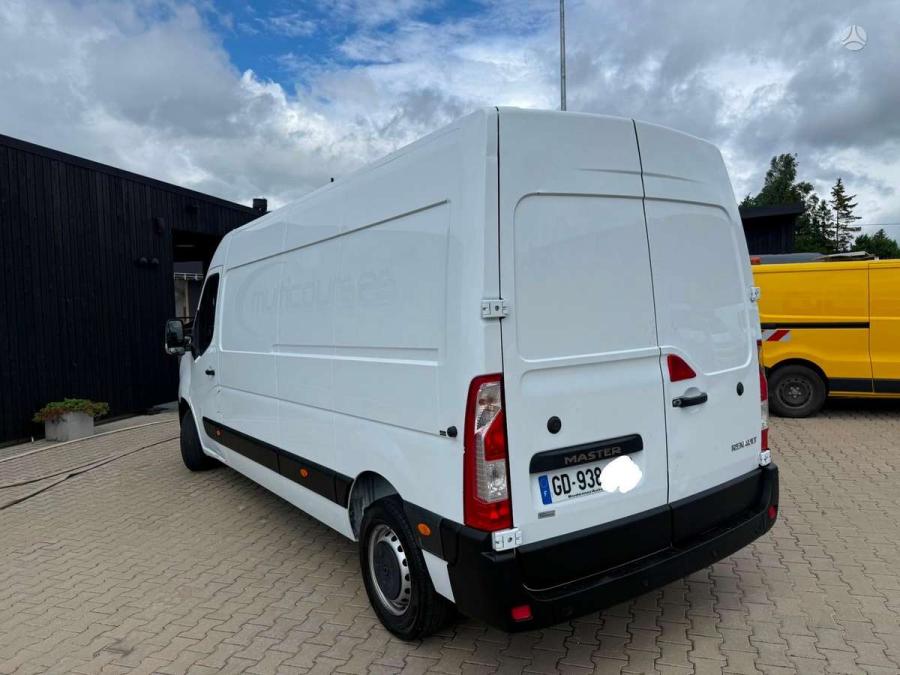 White Renault Master 2022 in Kaunas, with an engine capacity of 2.30 L and mileage of 233 thousand km for 8760 €, photo 11 on AUTOMOTO.COM.LV