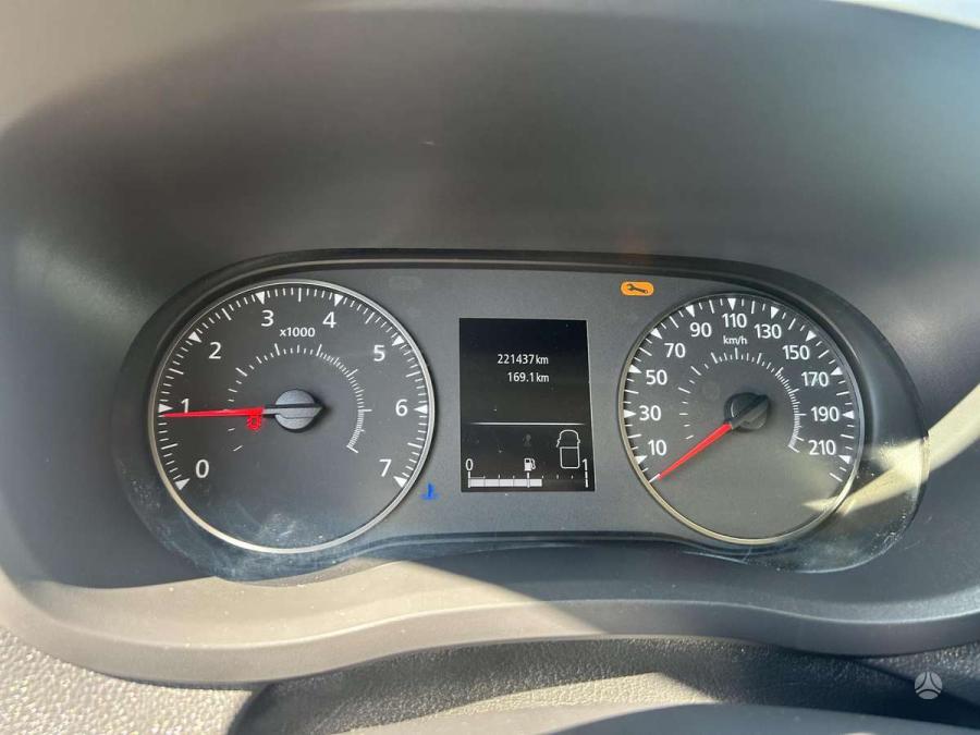 White Renault Master 2022 in Kaunas, with an engine capacity of 2.30 L and mileage of 221 thousand km for 7900 €, photo 13 on AUTOMOTO.COM.LV