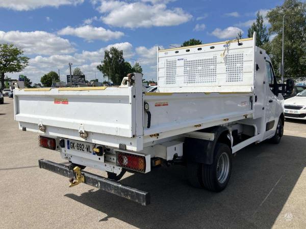 White Renault Master 2022 in Taurage, with an engine capacity of 2.30 L and mileage of 44 thousand km for 19700 €, photo 6 on AUTOMOTO.COM.LV