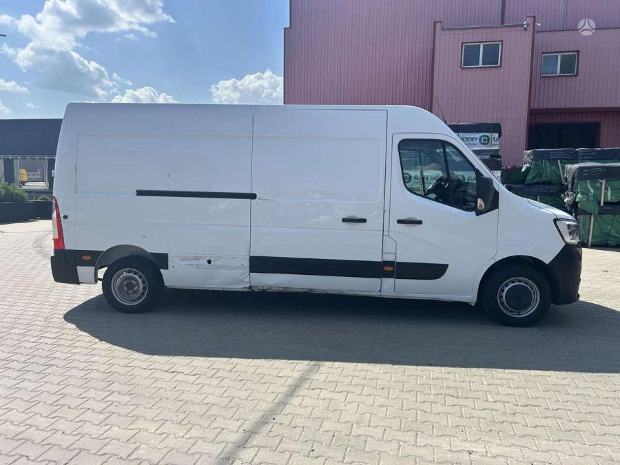 White Renault Master 2022 in Kaunas, with an engine capacity of 2.30 L and mileage of 187 thousand km for 7850 €, photo 5 on AUTOMOTO.COM.LV