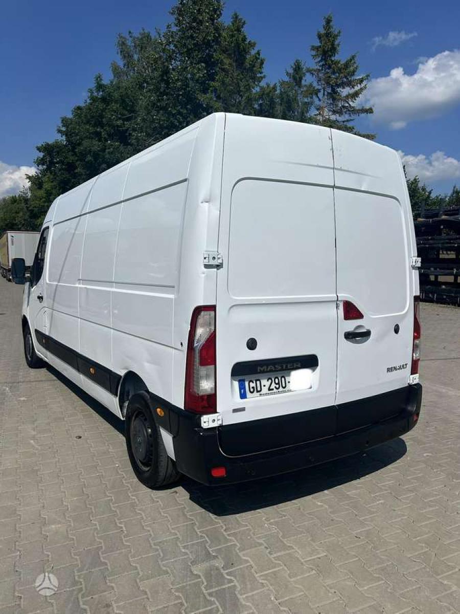 White Renault Master 2022 in Kaunas, with an engine capacity of 2.30 L and mileage of 187 thousand km for 7850 €, photo 7 on AUTOMOTO.COM.LV