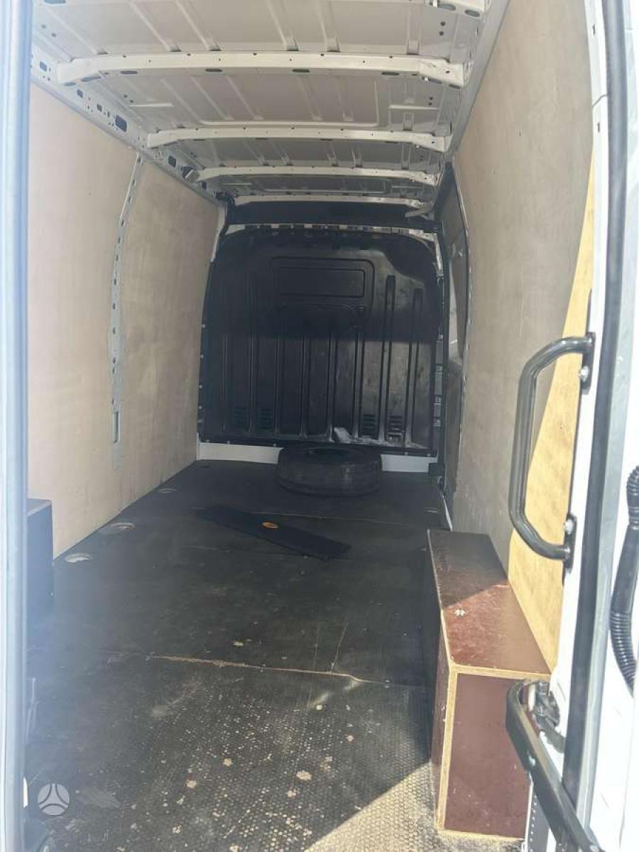 White Renault Master 2022 in Kaunas, with an engine capacity of 2.30 L and mileage of 187 thousand km for 7850 €, photo 8 on AUTOMOTO.COM.LV