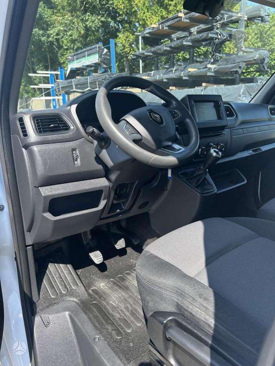 White Renault Master 2022 in Kaunas, with an engine capacity of 2.30 L and mileage of 187 thousand km for 7850 €, photo 9 on AUTOMOTO.COM.LV