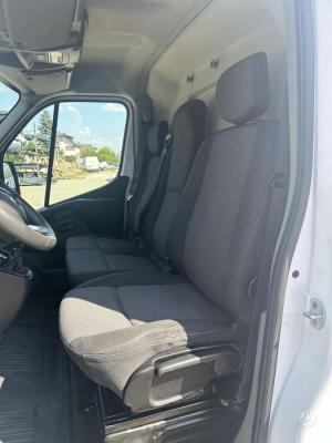 White Renault Master 2022 in Kaunas, with an engine capacity of 2.30 L and mileage of 187 thousand km for 7850 €, photo 10 on AUTOMOTO.COM.LV