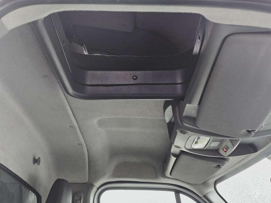 White Renault Master 2022 in Klaipeda, with an engine capacity of 2.30 L and mileage of 730 thousand km for 9900 €, photo 8 on AUTOMOTO.COM.LV