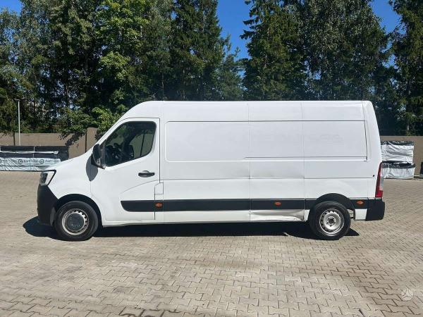 White Renault Master 2022 in Kaunas, with an engine capacity of 2.30 L and mileage of 257 thousand km for 7850 €, photo 5 on AUTOMOTO.COM.LV