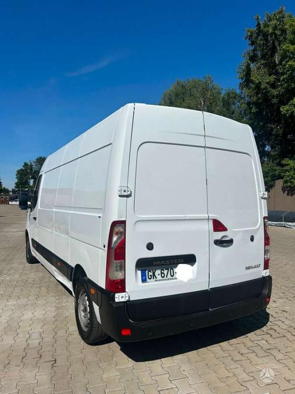 White Renault Master 2022 in Kaunas, with an engine capacity of 2.30 L and mileage of 257 thousand km for 7850 €, photo 7 on AUTOMOTO.COM.LV