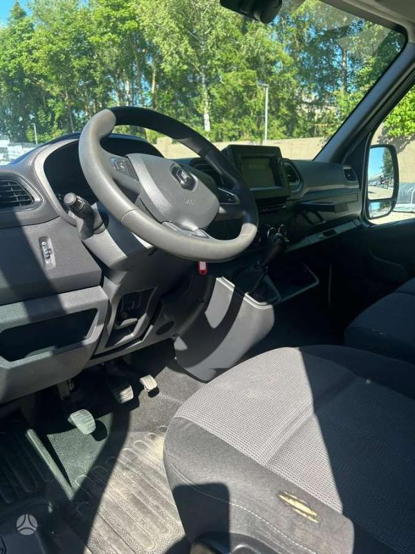 White Renault Master 2022 in Kaunas, with an engine capacity of 2.30 L and mileage of 257 thousand km for 7850 €, photo 9 on AUTOMOTO.COM.LV