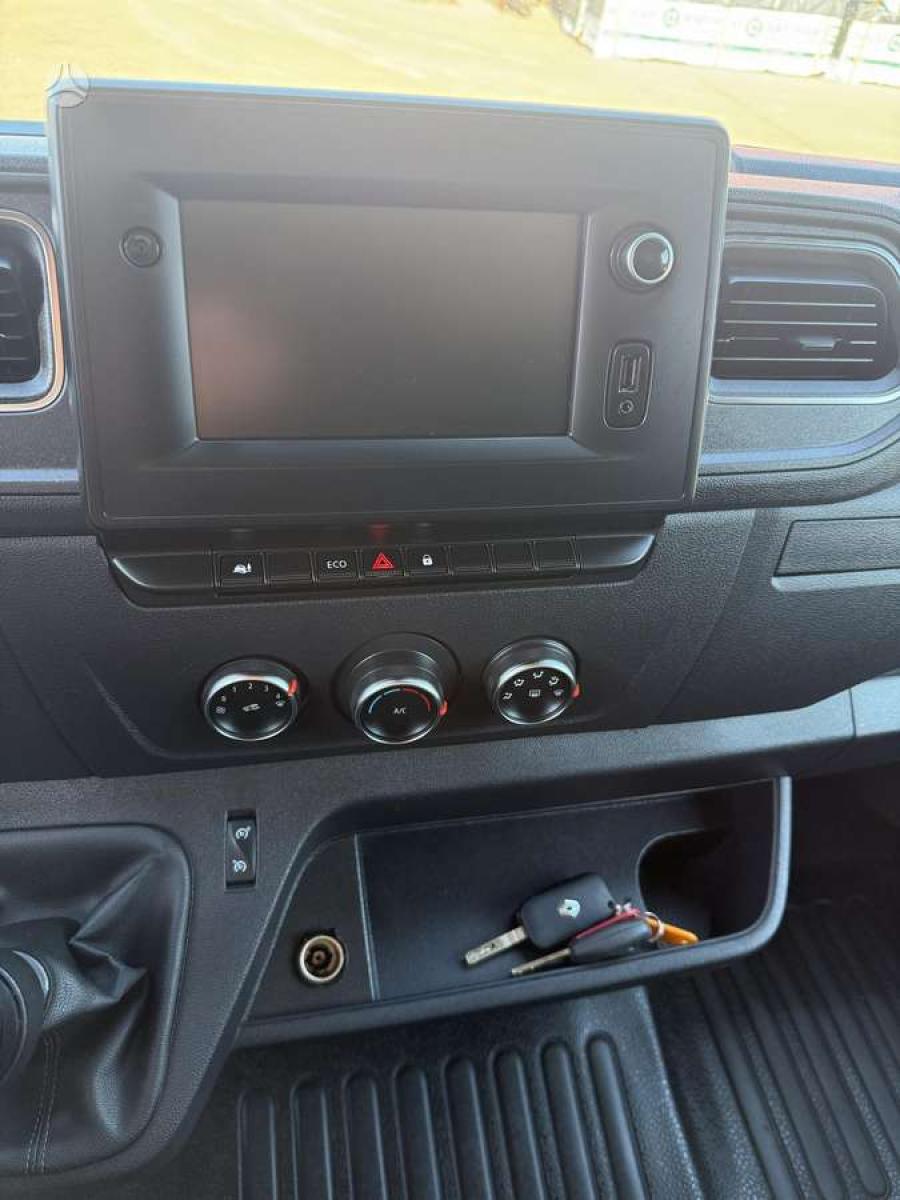 White Renault Master 2022 in Kaunas, with an engine capacity of 2.30 L and mileage of 192 thousand km for 8950 €, photo 8 on AUTOMOTO.COM.LV