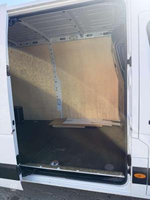 White Renault Master 2022 in Kaunas, with an engine capacity of 2.30 L and mileage of 192 thousand km for 8950 €, photo 9 on AUTOMOTO.COM.LV