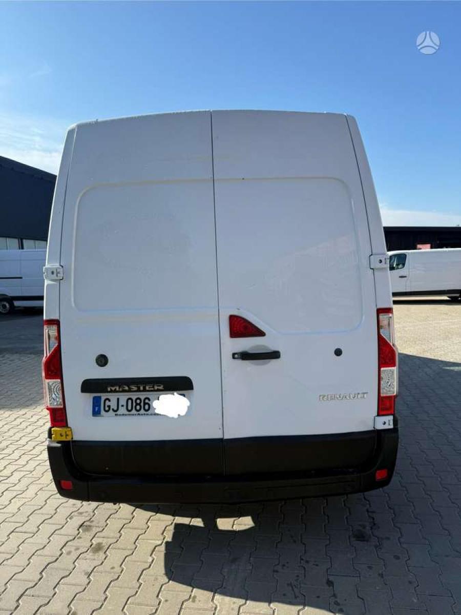 White Renault Master 2022 in Kaunas, with an engine capacity of 2.30 L and mileage of 192 thousand km for 8950 €, photo 11 on AUTOMOTO.COM.LV