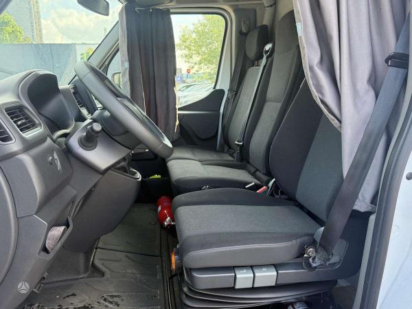 White Renault Master 2023 in Vilnius, with an engine capacity of 2.30 L and mileage of 211 thousand km for 30250 €, photo 5 on AUTOMOTO.COM.LV