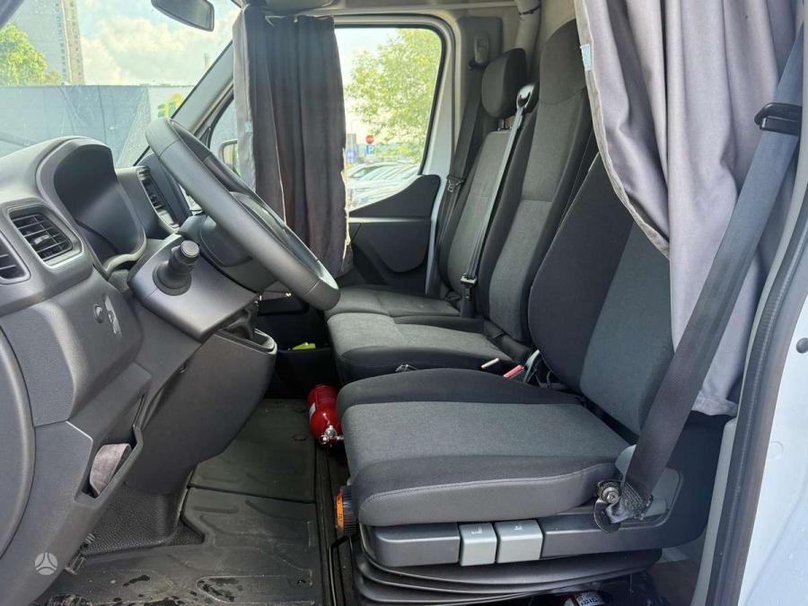 White Renault Master 2023 in Vilnius, with an engine capacity of 2.30 L and mileage of 211 thousand km for 30250 €, photo 6 on AUTOMOTO.COM.LV