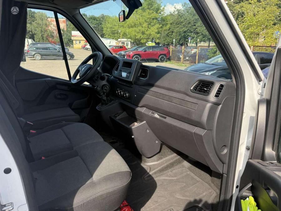 White Renault Master 2023 in Vilnius, with an engine capacity of 2.30 L and mileage of 211 thousand km for 30250 €, photo 7 on AUTOMOTO.COM.LV
