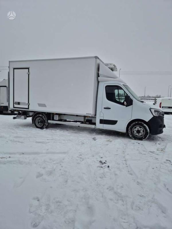 White Renault Master 2024 in Kaunas, with an engine capacity of 2.30 L and mileage of 44 thousand km for 23320 €, photo 5 on AUTOMOTO.COM.LV