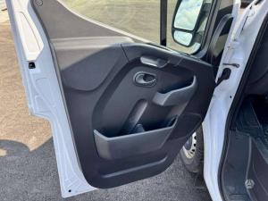 White Renault Master 2024 in Radviliskis, with an engine capacity of 2.30 L and mileage of 194 thousand km for 15669 €, photo 11 on AUTOMOTO.COM.LV