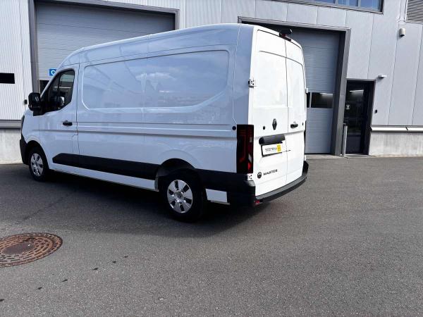 White Renault Master 2025 in Vilnius, with an engine capacity of 2.00 L and mileage of 4 thousand km for 31000 €, photo 5 on AUTOMOTO.COM.LV
