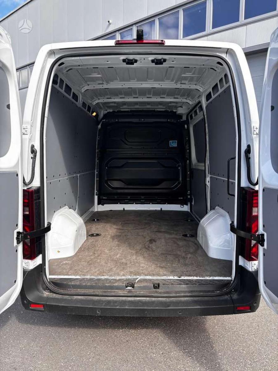 White Renault Master 2025 in Vilnius, with an engine capacity of 2.00 L and mileage of 4 thousand km for 31000 €, photo 6 on AUTOMOTO.COM.LV