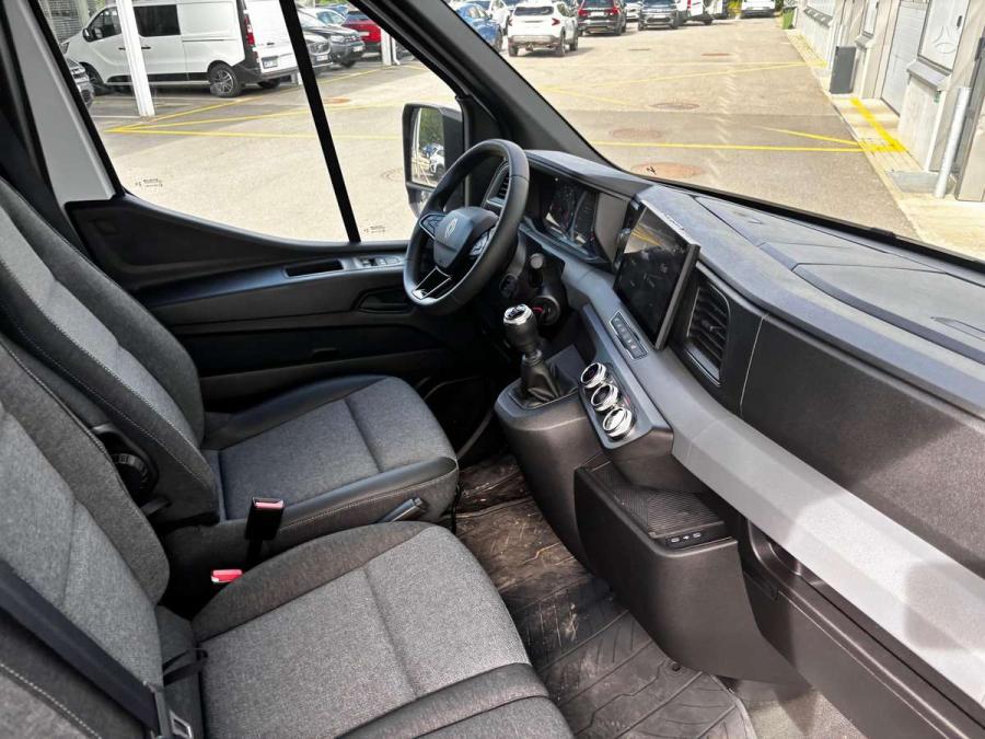 White Renault Master 2025 in Vilnius, with an engine capacity of 2.00 L and mileage of 4 thousand km for 31000 €, photo 8 on AUTOMOTO.COM.LV
