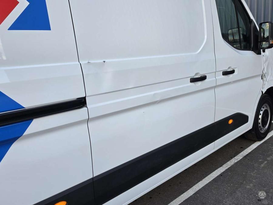 White Renault Master 2025 in Kaunas, with an engine capacity of 2.00 L and mileage of 48 thousand km for 20900 €, photo 14 on AUTOMOTO.COM.LV