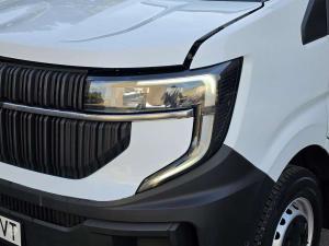 White Renault Master 2025 in Kaunas, with an engine capacity of 2.00 L and mileage of 48 thousand km for 20900 €, photo 15 on AUTOMOTO.COM.LV