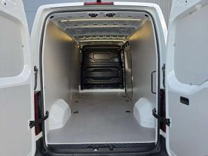 White Renault Master 2025 in Kaunas, with an engine capacity of 2.00 L and mileage of 48 thousand km for 20900 €, photo 20 on AUTOMOTO.COM.LV