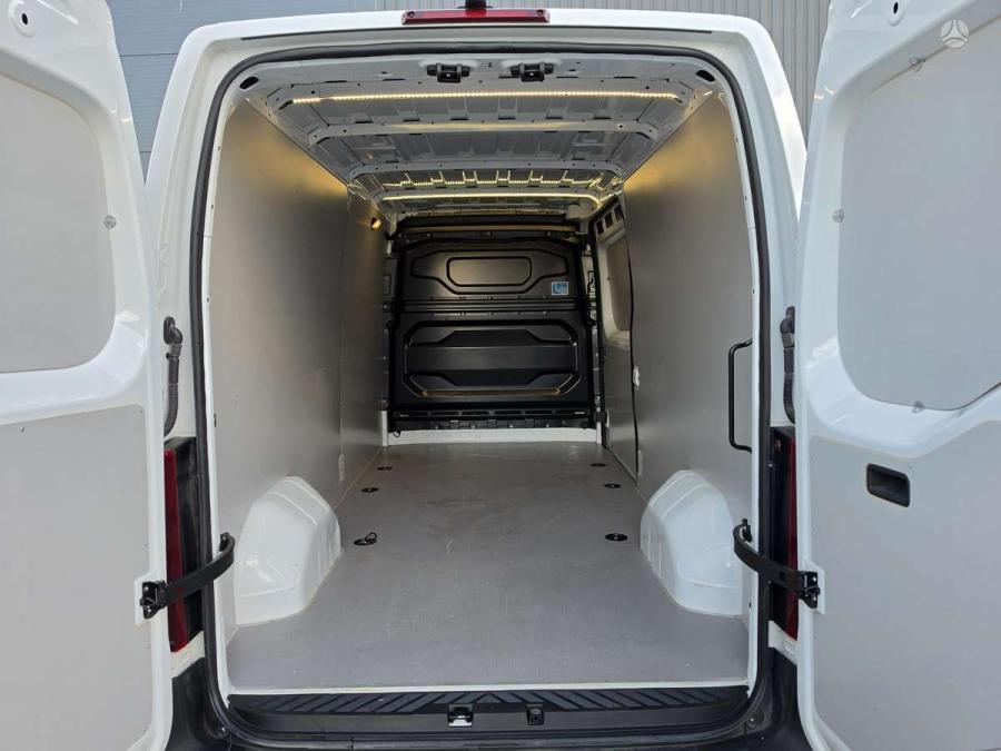 White Renault Master 2025 in Kaunas, with an engine capacity of 2.00 L and mileage of 48 thousand km for 20900 €, photo 20 on AUTOMOTO.COM.LV