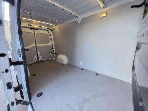 White Renault Master 2025 in Kaunas, with an engine capacity of 2.00 L and mileage of 48 thousand km for 20900 €, photo 21 on AUTOMOTO.COM.LV