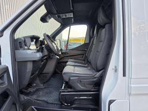 White Renault Master 2025 in Kaunas, with an engine capacity of 2.00 L and mileage of 48 thousand km for 20900 €, photo 24 on AUTOMOTO.COM.LV