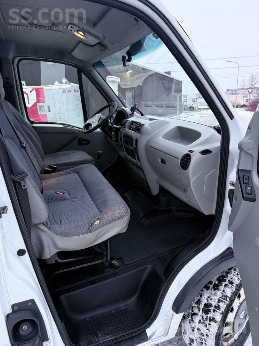 White Renault Master 2002 in Riga, with an engine capacity of 2.80 L and mileage of 277 thousand km for 4900 €, photo 6 on AUTOMOTO.COM.LV