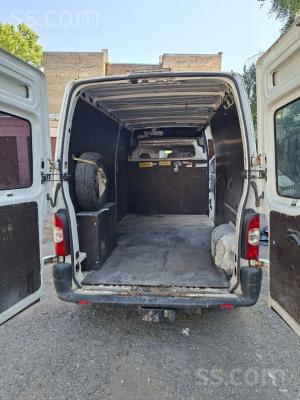 White Renault Master 2004 in Riga, with an engine capacity of 2.50 L and mileage of 554 thousand km for 2100 €, photo 4 on AUTOMOTO.COM.LV