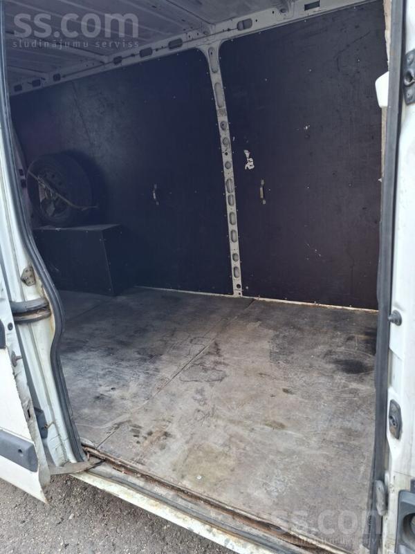 Balts Renault Master 2004 Rīga, ar dzinēja tilpumu 2.50 L un nobraukumu 554 tūkst. km par 1800 €, foto 4 vietnē AUTOMOTO.COM.LV