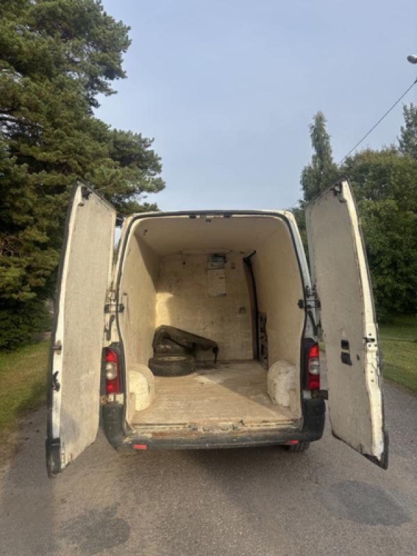 White Renault Master 2004 in Kohtla-Jarve, with an engine capacity of 2.50 L and mileage of 0 thousand km for 1550 €, photo 6 on AUTOMOTO.COM.LV