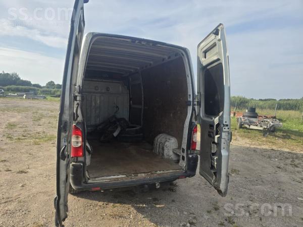 White Renault Master 2005 in Ventspils, with an engine capacity of 2.50 L and mileage of 440 thousand km for 1350 €, photo 2 on AUTOMOTO.COM.LV